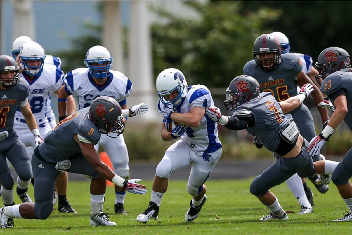 Football falls to Oberlin, to play Frostburg Saturday – The Observer